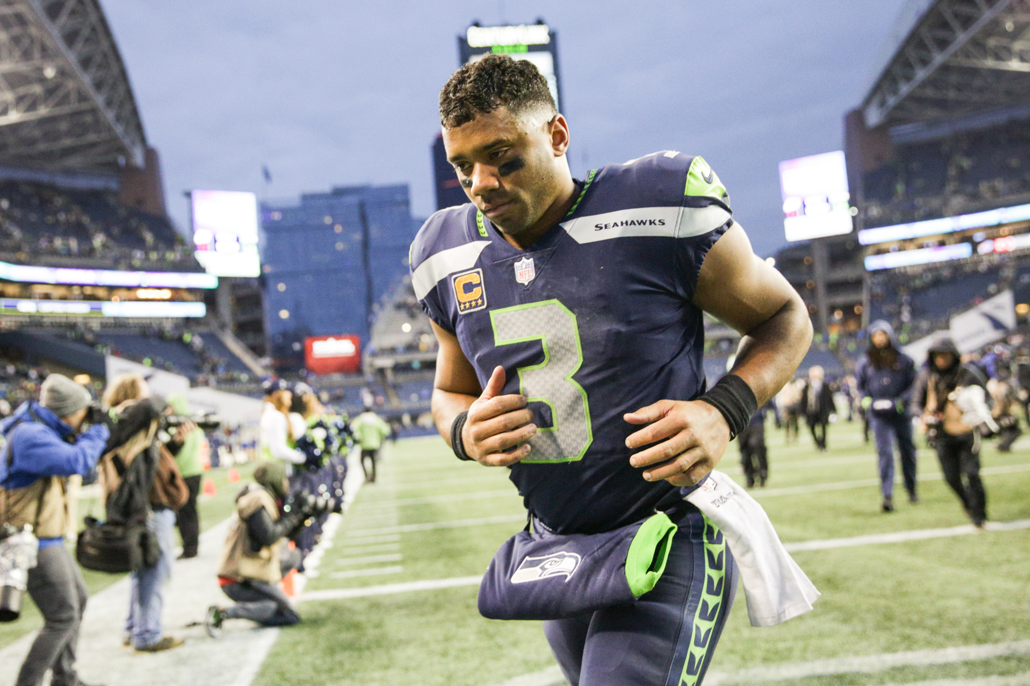 Rare bad day for 'off rhythm' Russell Wilson
