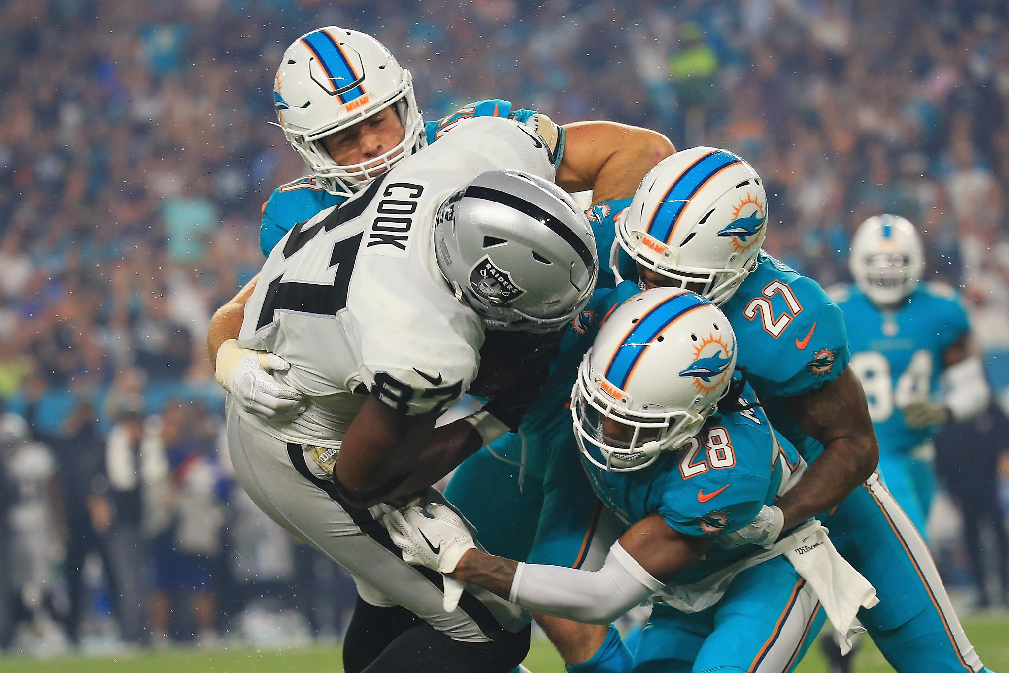 Raiders’ Jared Cook grabs spotlight in win