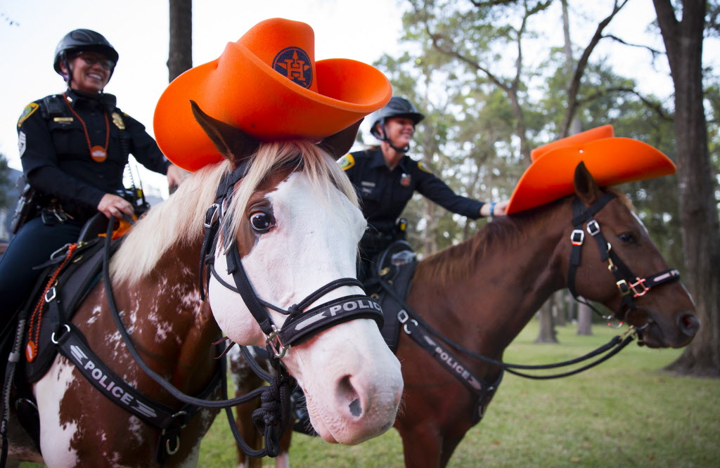 Houston cops authorized to sport Astros hats during playoff run