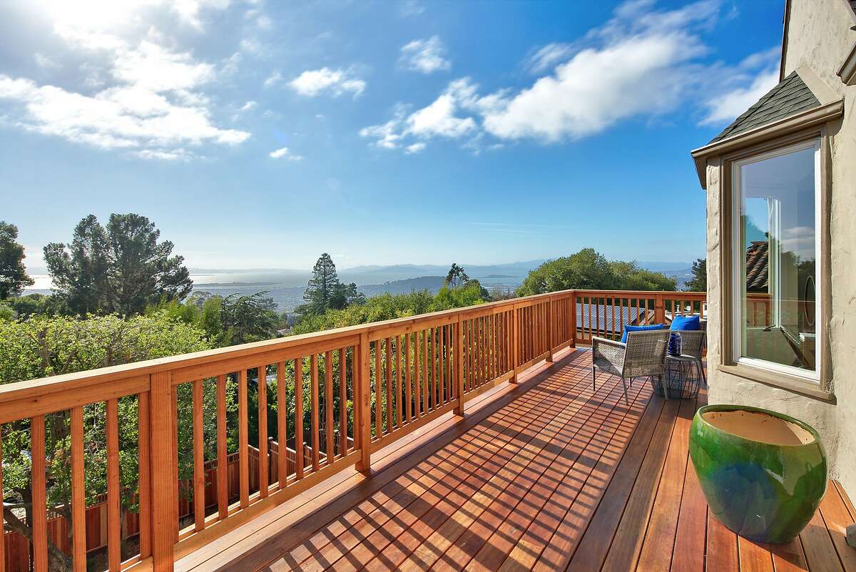 Berkeley 4-bedroom boasts enticing outdoor areas, bay views