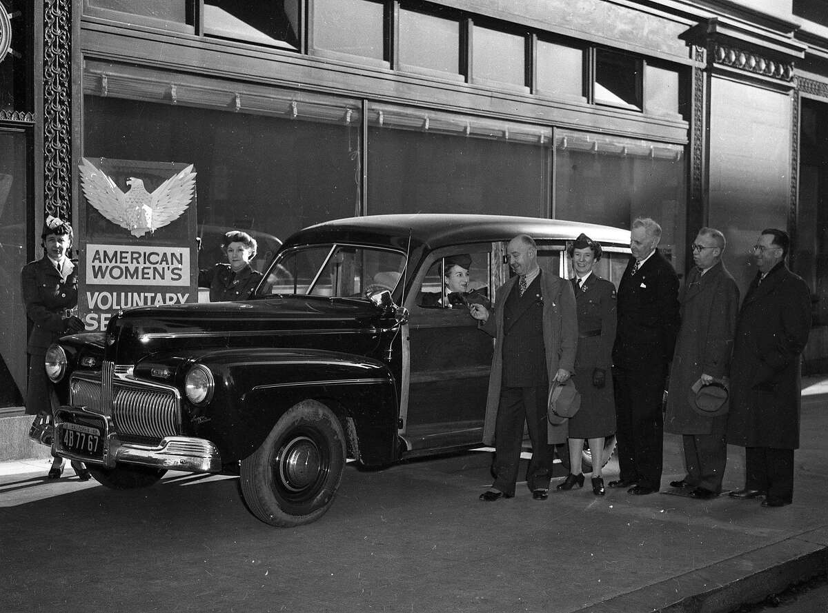 Unearthed World War II-era photos a salute to the women who volunteered