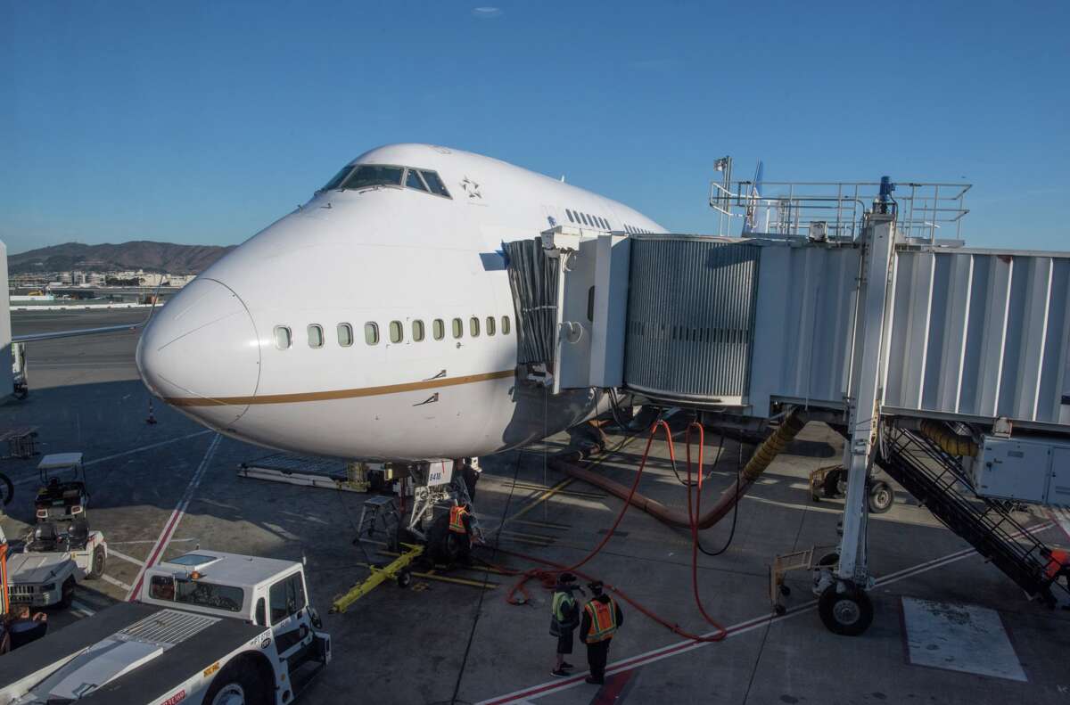 United sends Boeing 747 into the sunset at SFO