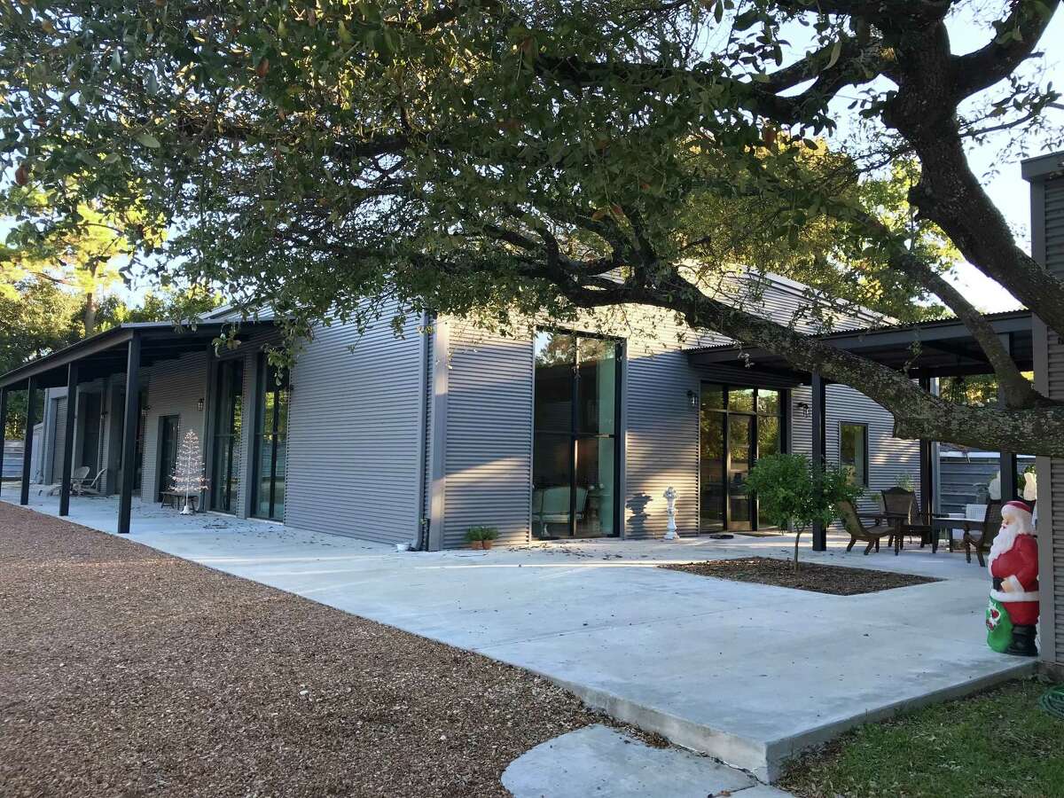 Artist Karin Broker mixes feminism, realism and romanticism in her art ...