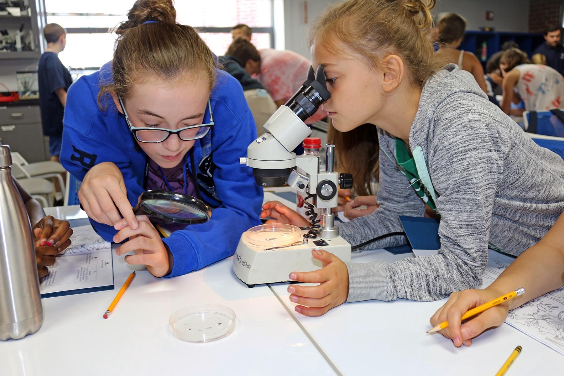 Maritime Aquarium christens new STEM Lab