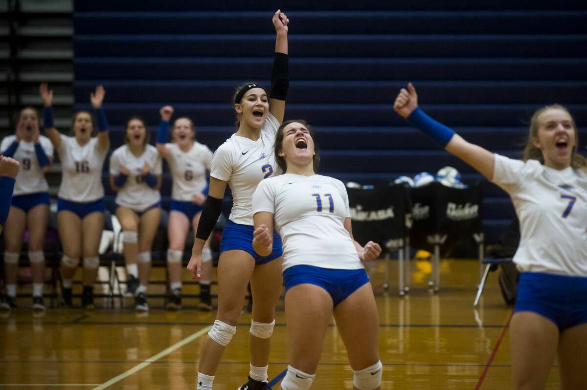 Midland vs. Fenton volleyball regional finals - Nov. 9, 2017