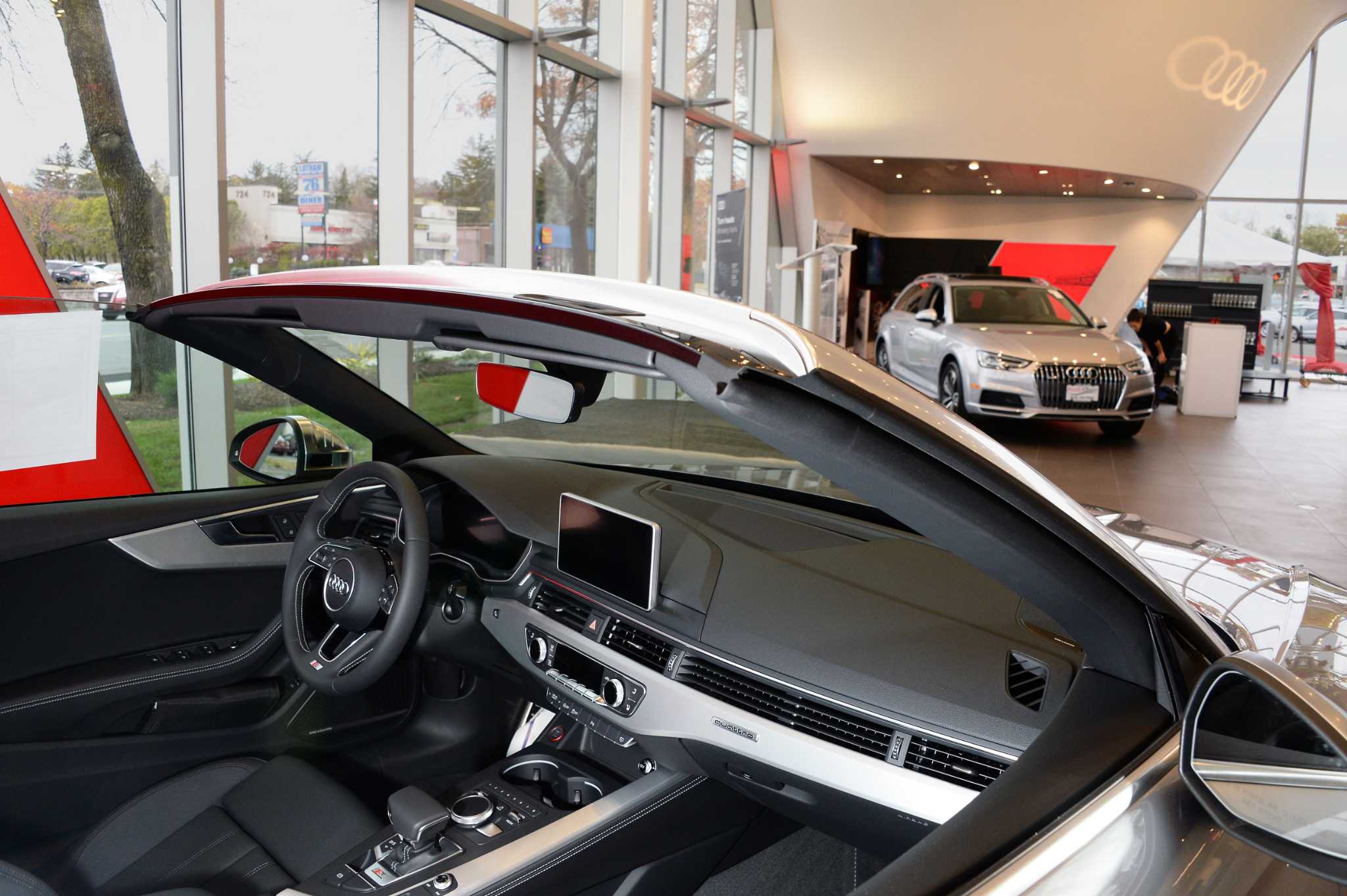Photos: New Audi showroom