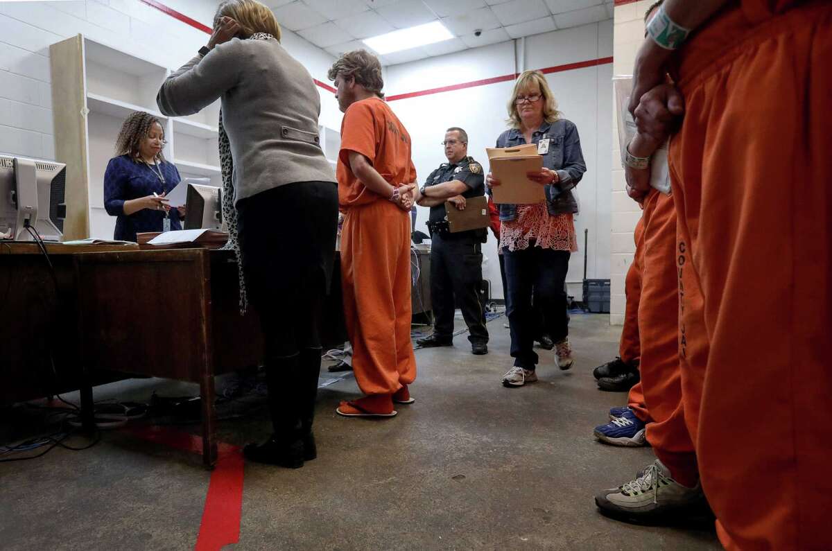 Prosecutors, attorneys cut 'Harvey deals' in jail basement as flood ...