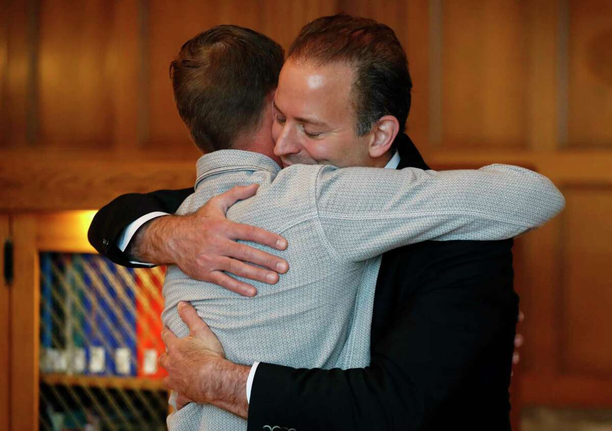 Emotional meeting brings together face transplant recipient, donor's family