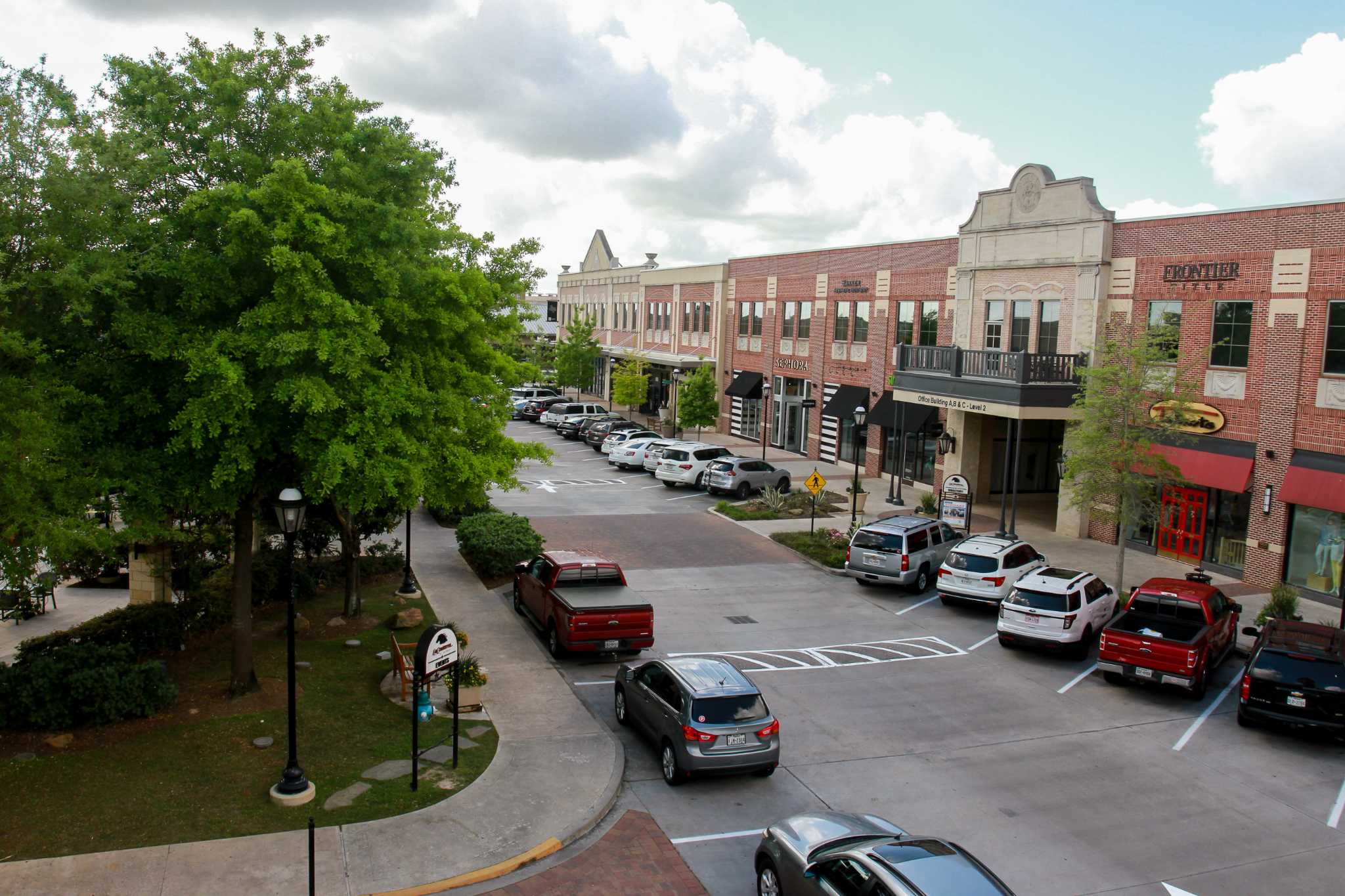 LaCenterra at Cinco Ranch lands new owner