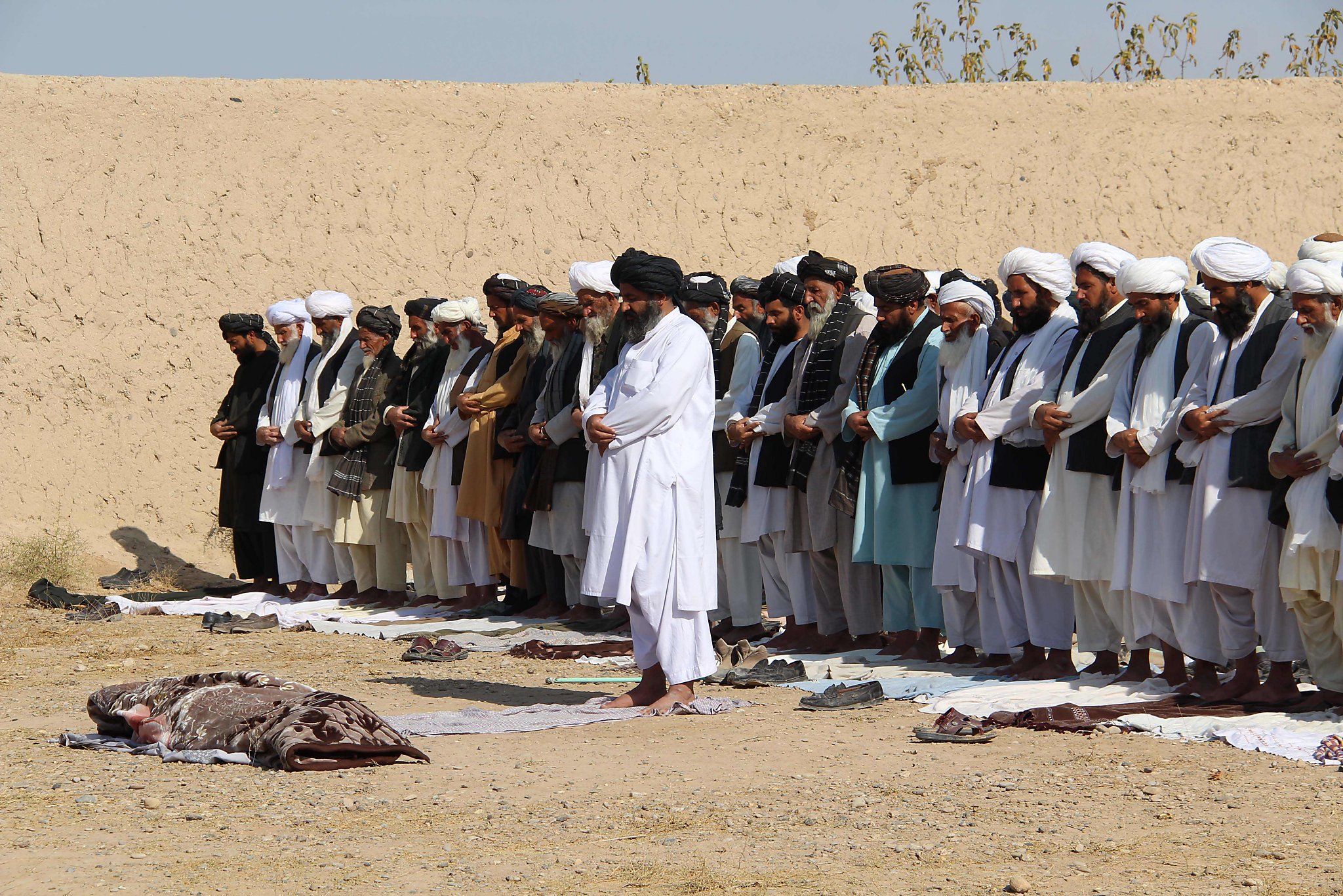 Taliban kill dozens of Afghan police in 2nd night of attacks