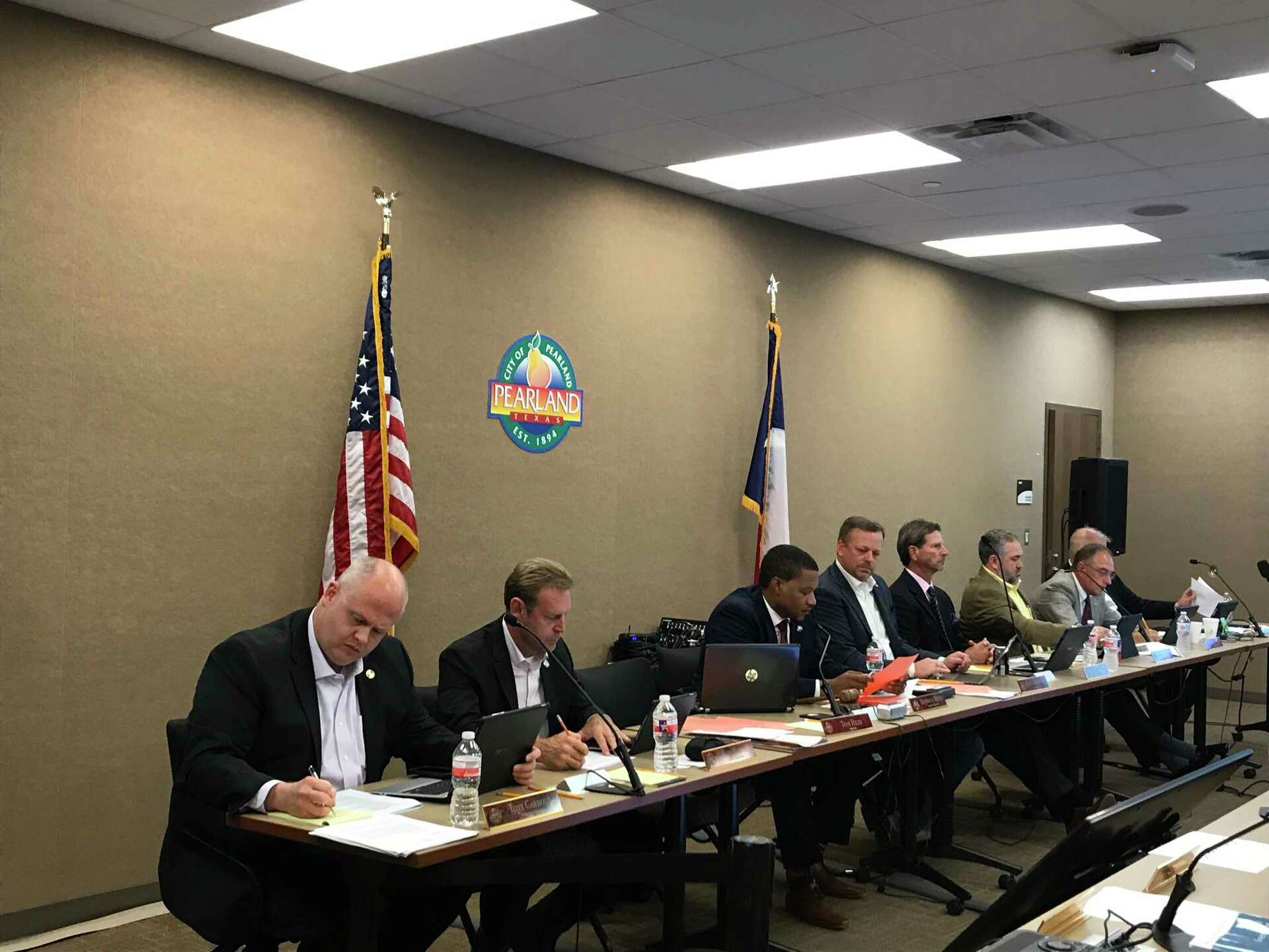 Residents threaten to sue after Pearland moves toward annexations