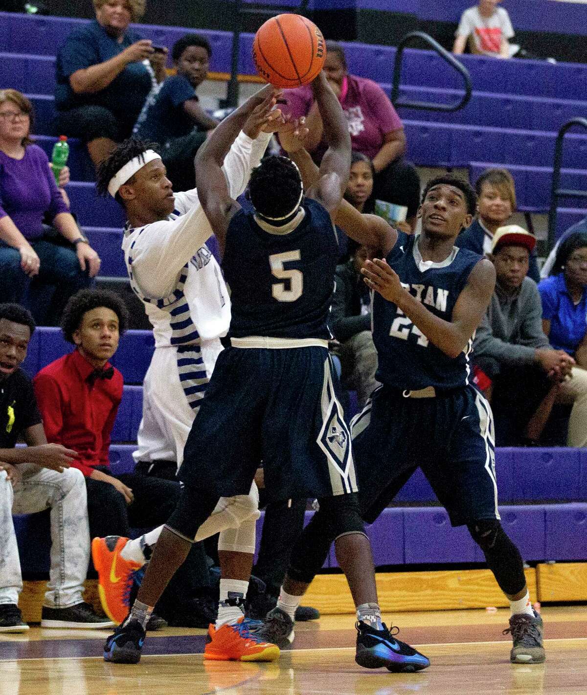 BOYS HOOPS: Willis shows early-season rust in loss to Bryan