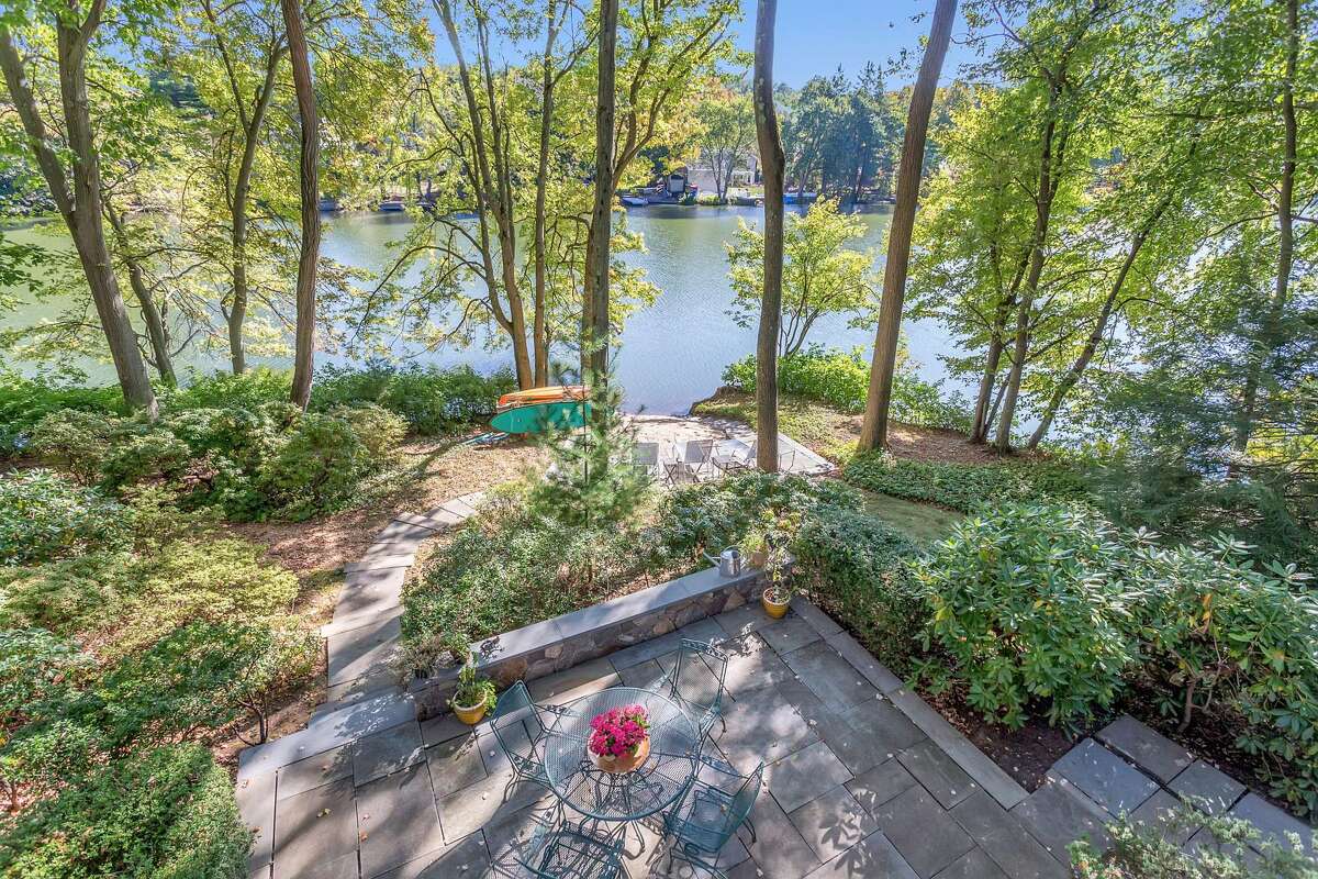 On the Market / Samp Mortar Lake house offers unobstructed views
