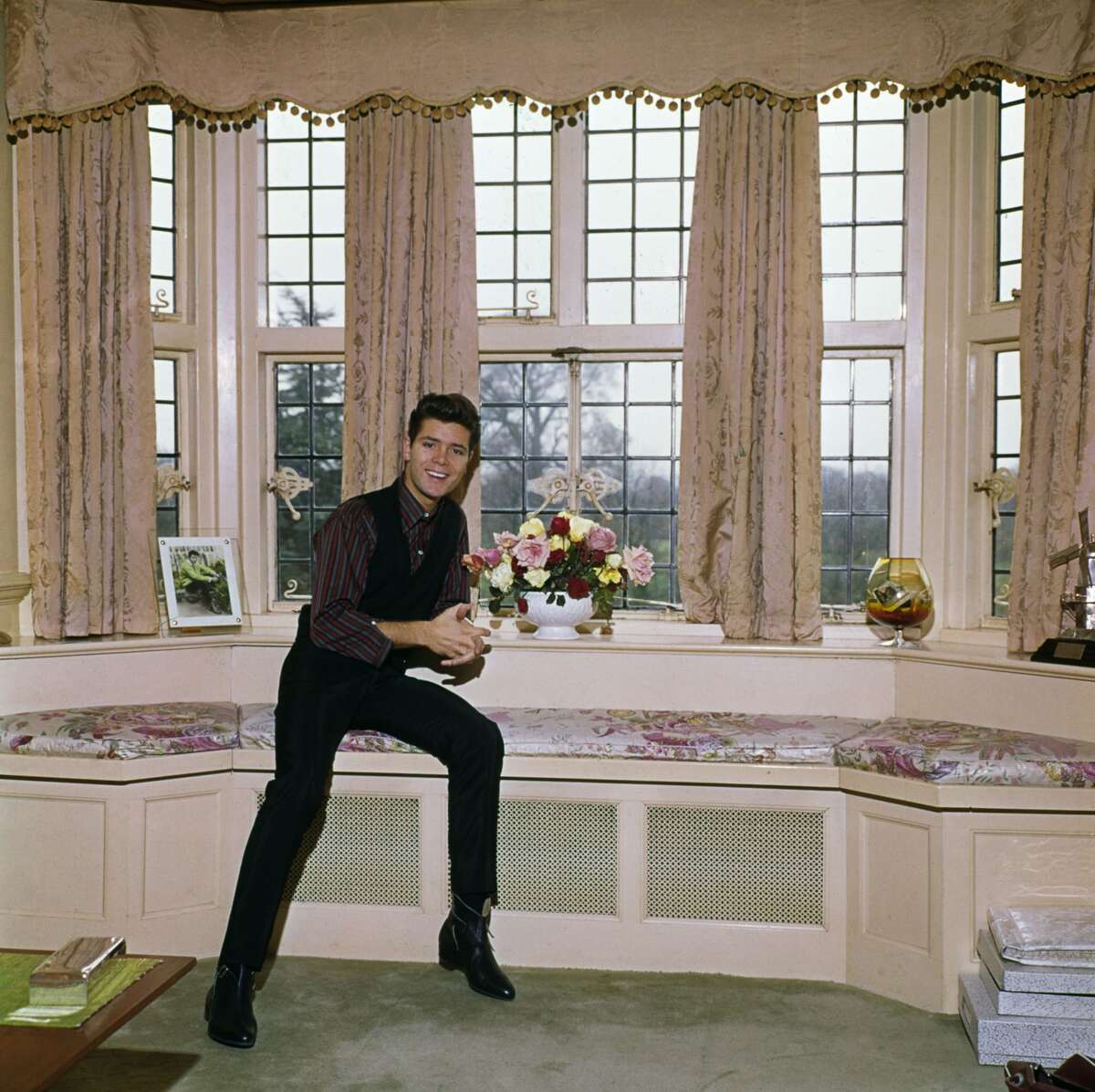 See how rockers and pop stars have relaxed at home through the years