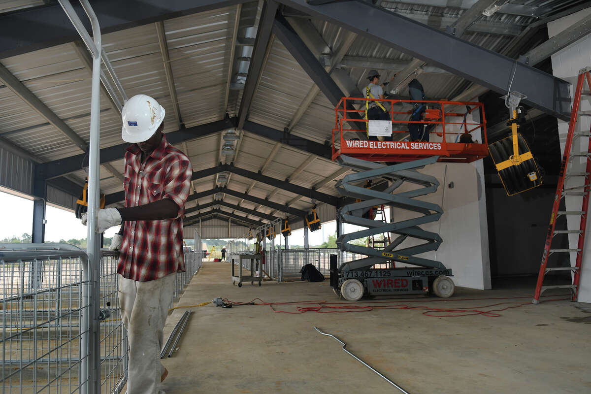Work continues on new Klein Oak agriculture barn