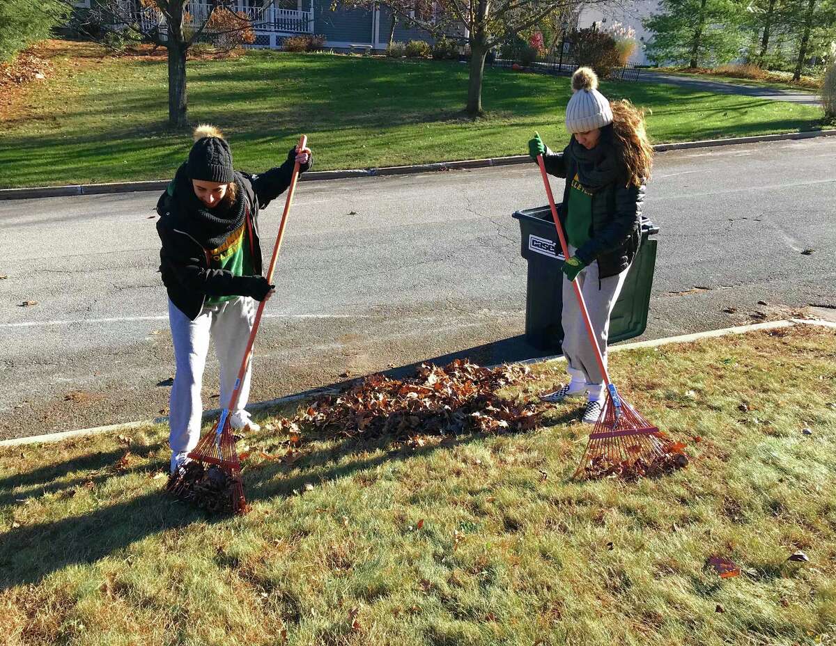 Photos: Raking up the good deeds