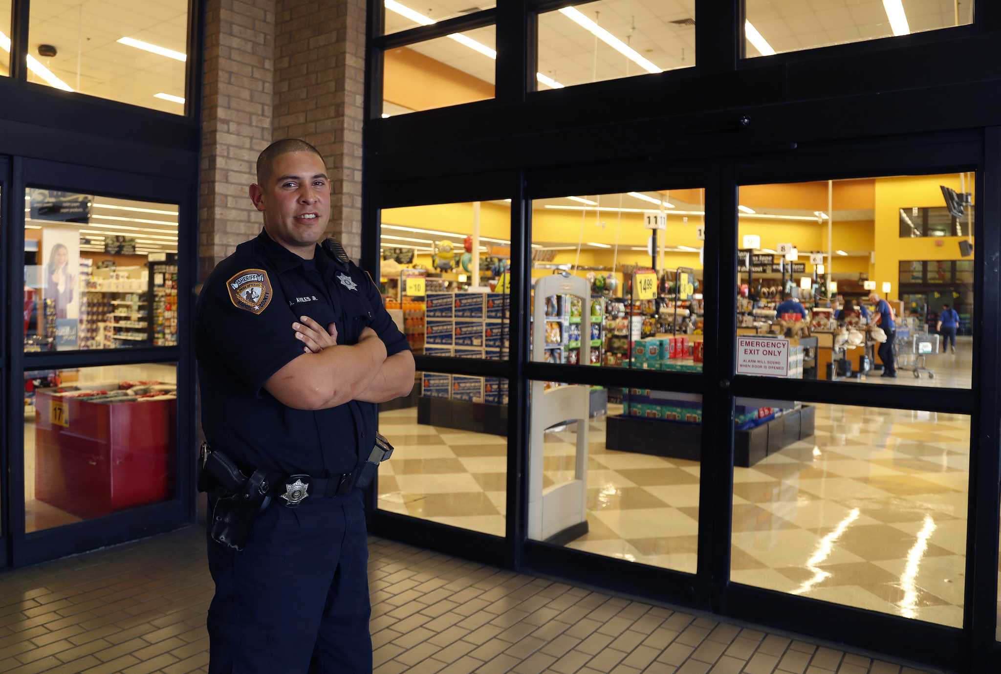 Harris County Sheriff Deputy helps native Puerto Rico from Houston