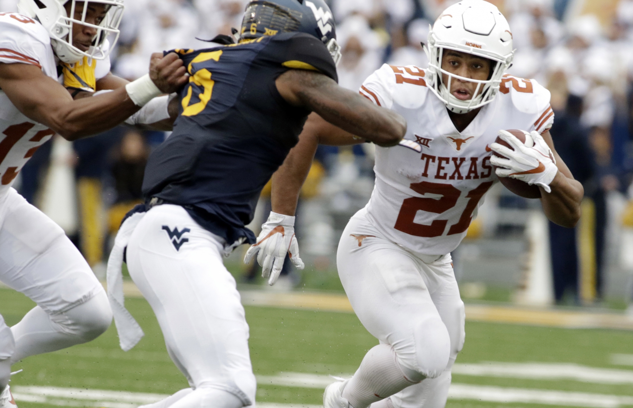 Two Texas running backs enter NCAA transfer database