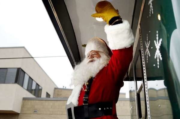 Becoming Santa: School, based in Midland largest in the world, and ...
