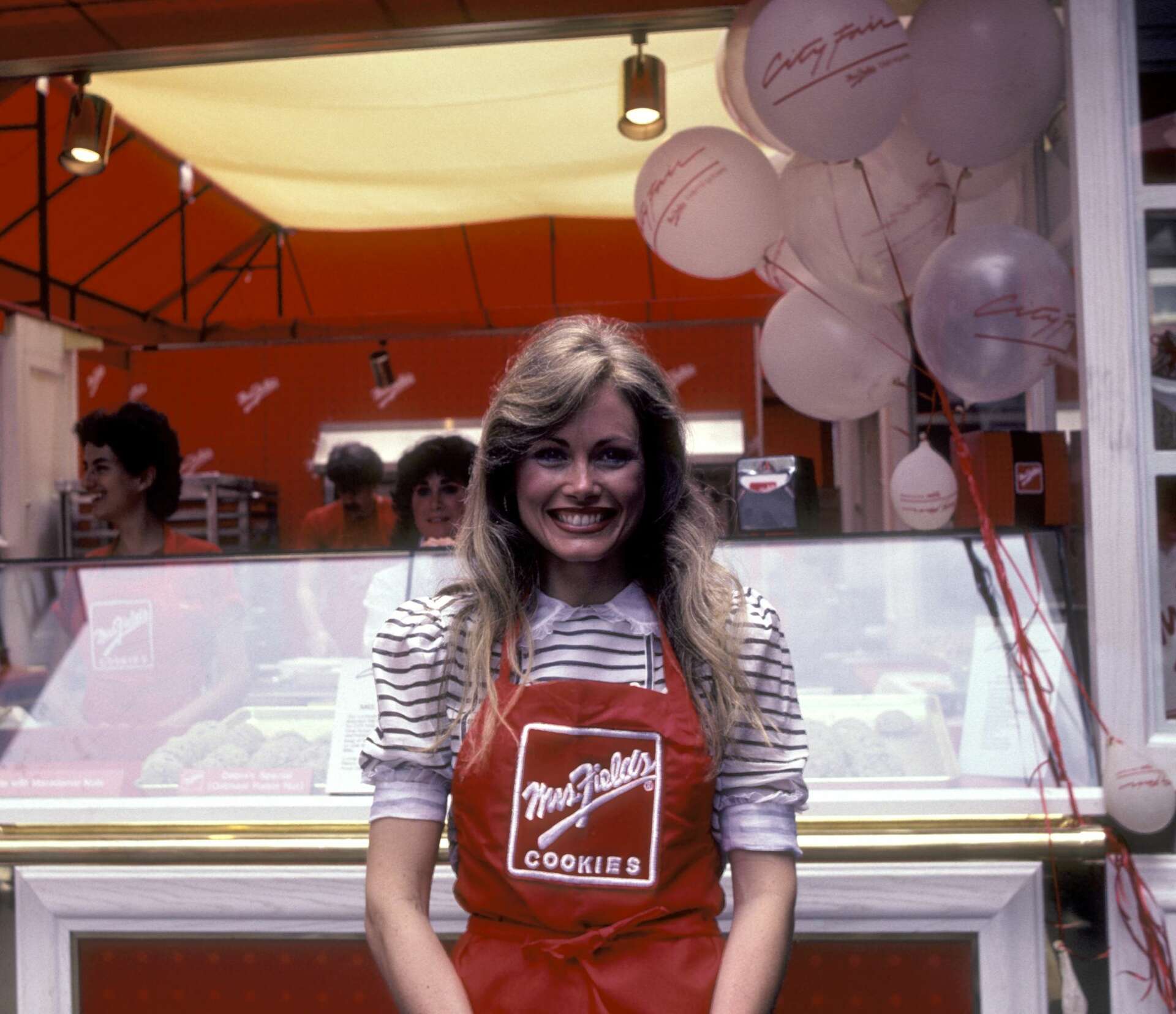 Free cookie alert: Mrs. Fields to give away hundreds of chocolate chip ...