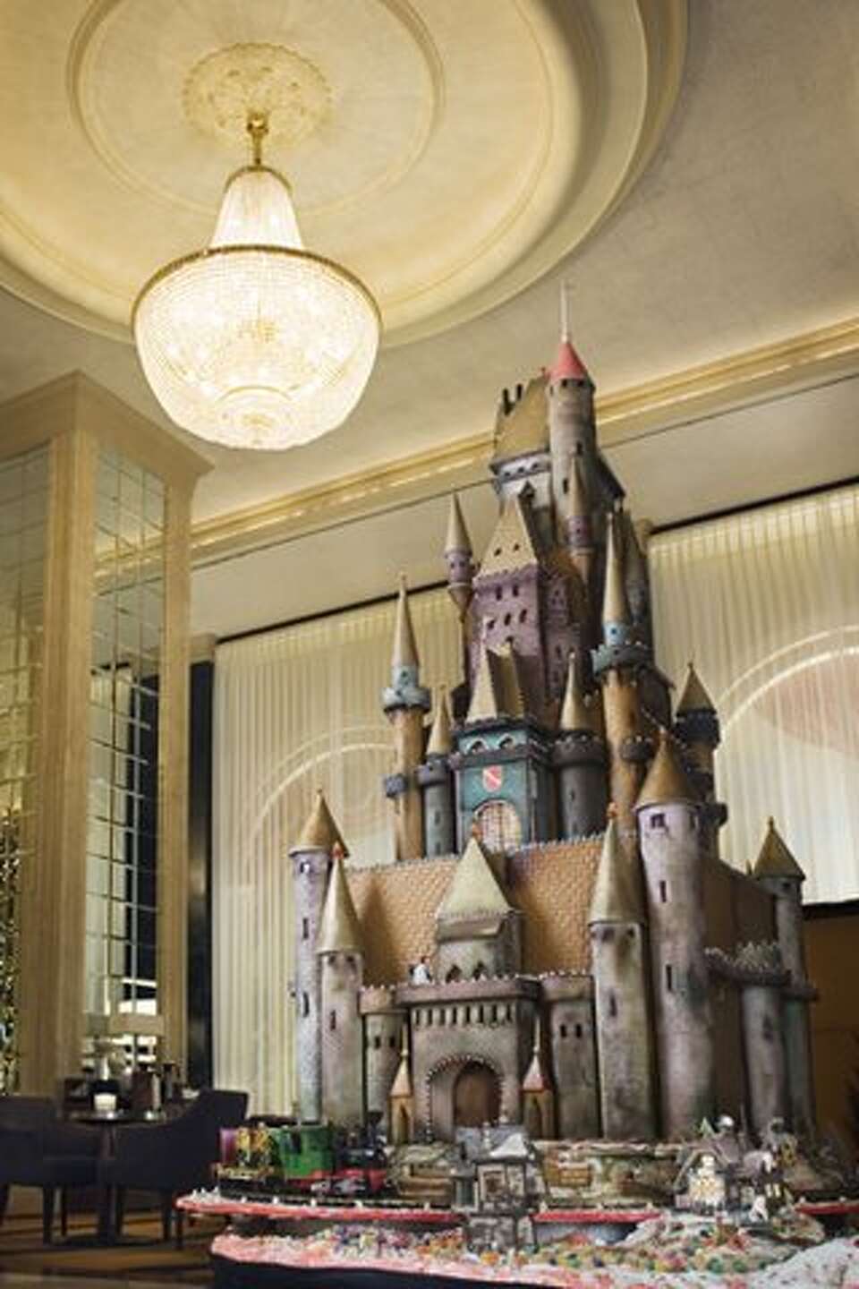These epic SF holiday sugar castles take 300 hours to create, use 1,000 ...