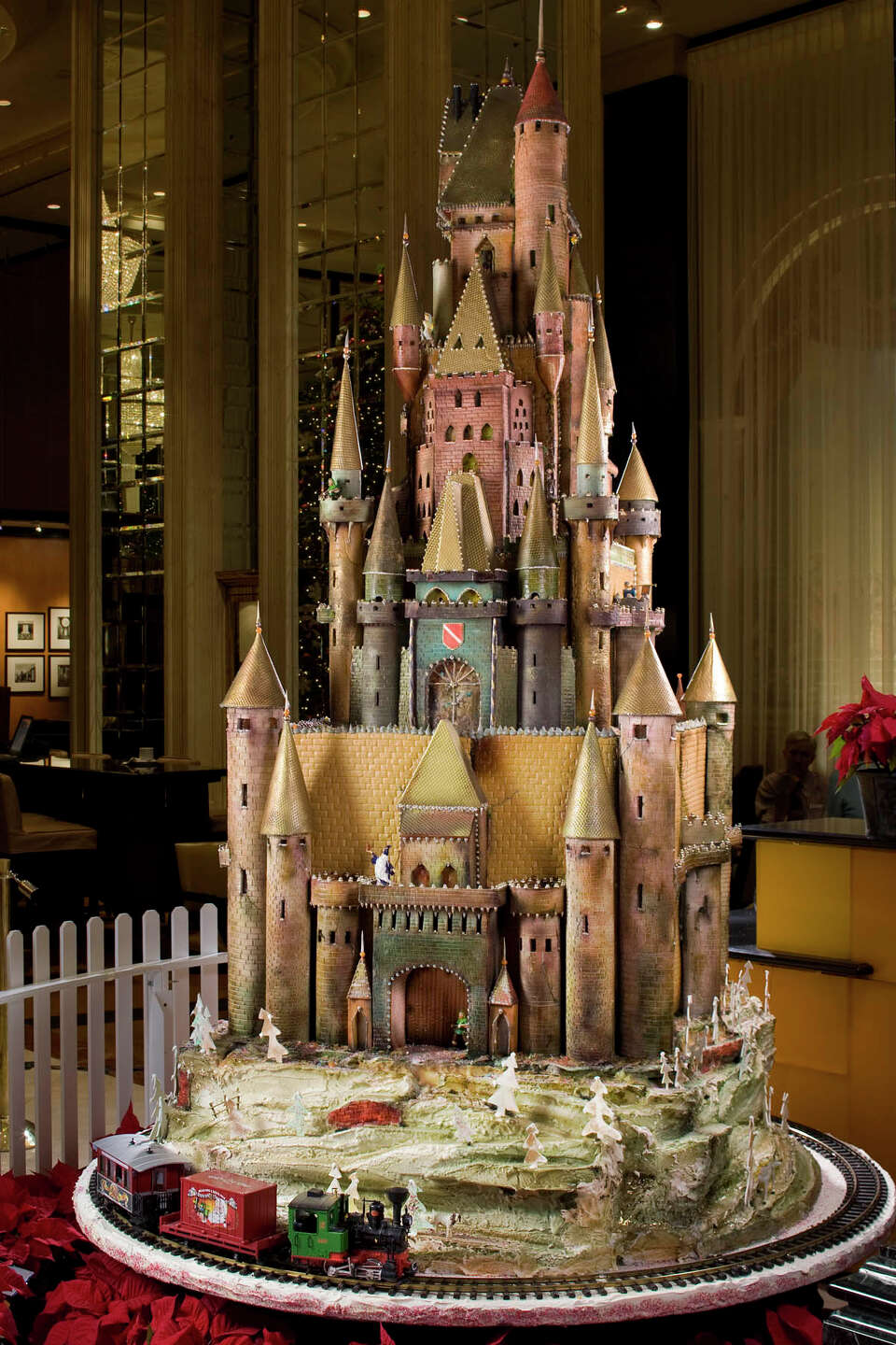 These epic SF holiday sugar castles take 300 hours to create, use 1,000 ...