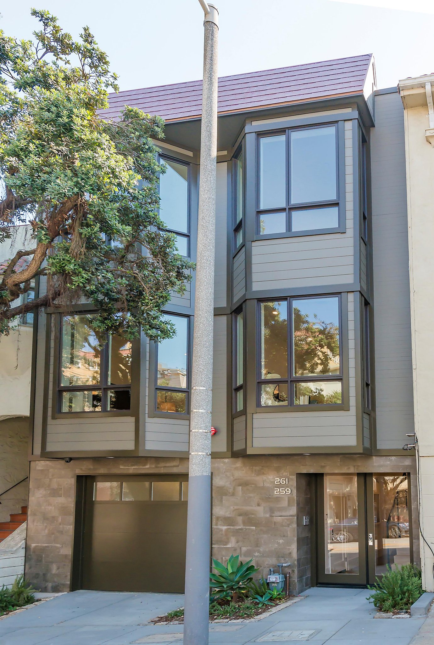 Panoramic roof deck tops new construction in Corona Heights
