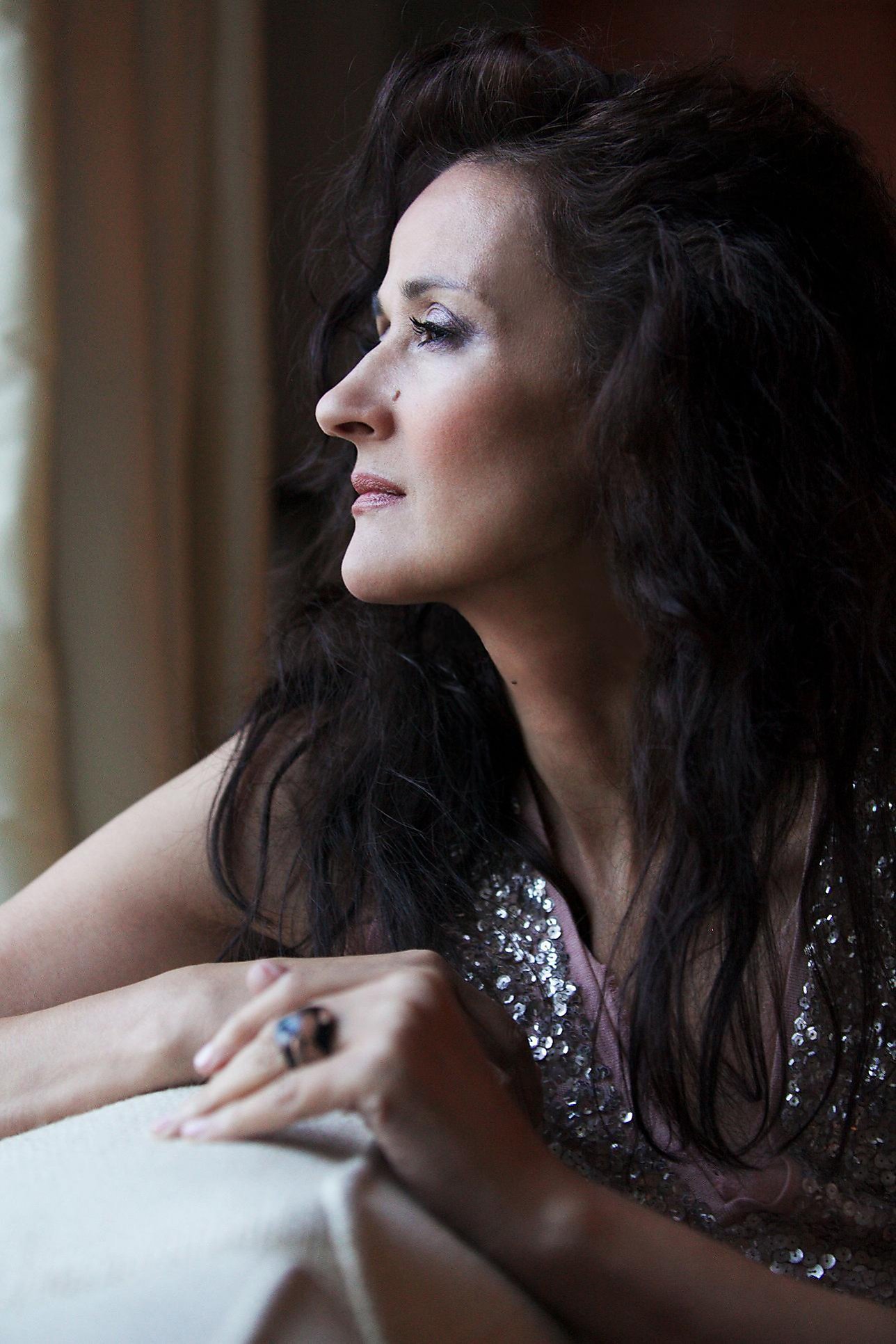 Jazz singer, songwriter Souter brings it in black and white