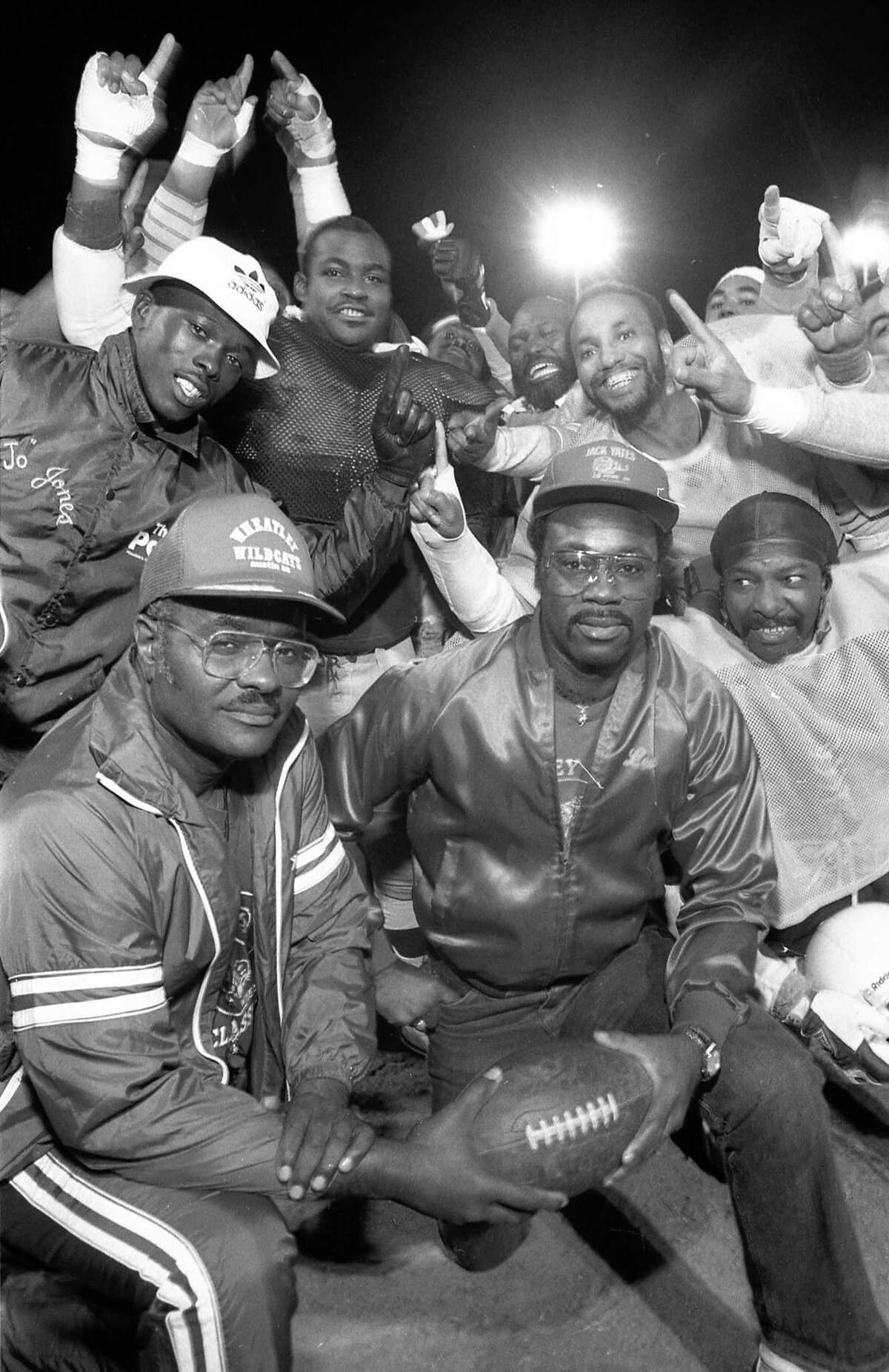 30 years ago: Small dogs, Turkey Day Classic, Vanna visits