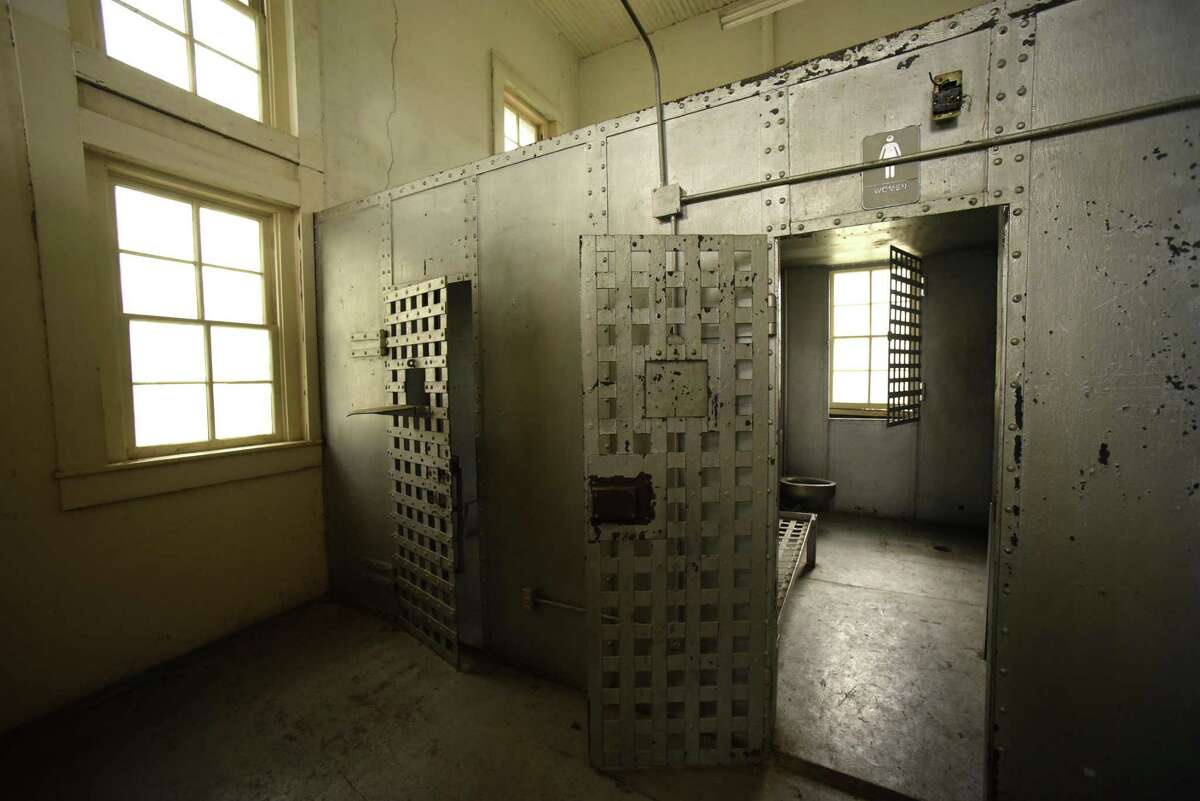 Kendall commissioners ok museum plan for old jail