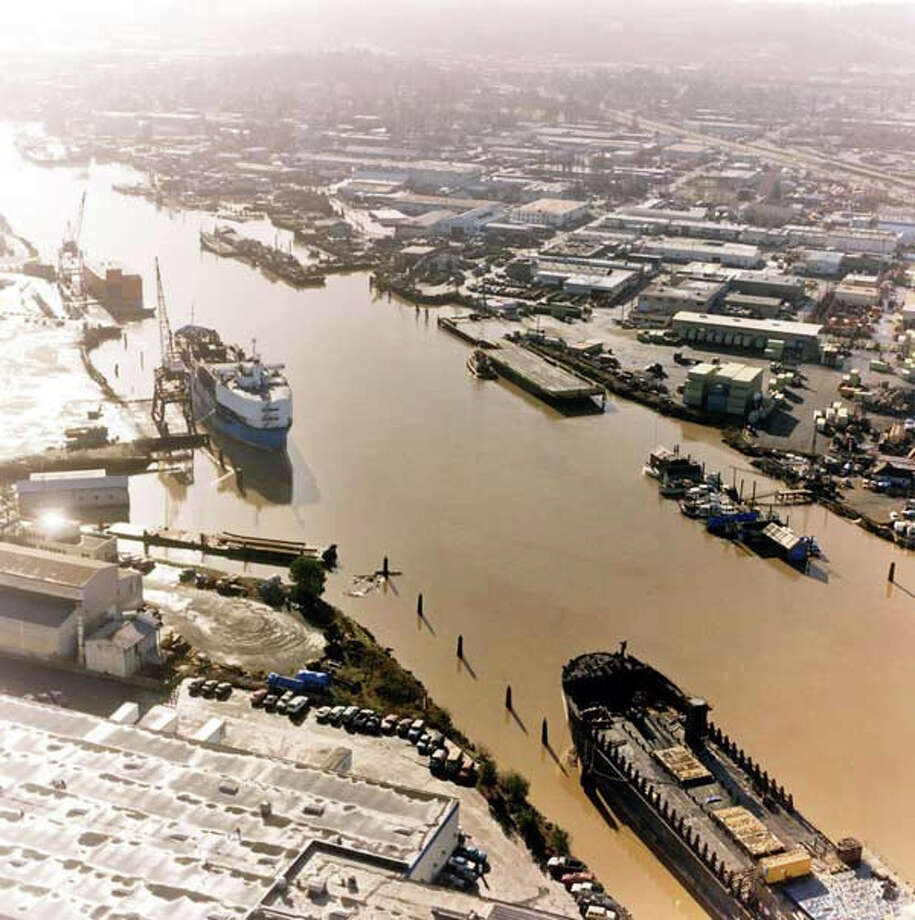 Unexpectedly strong flood receding north of Seattle - seattlepi.com