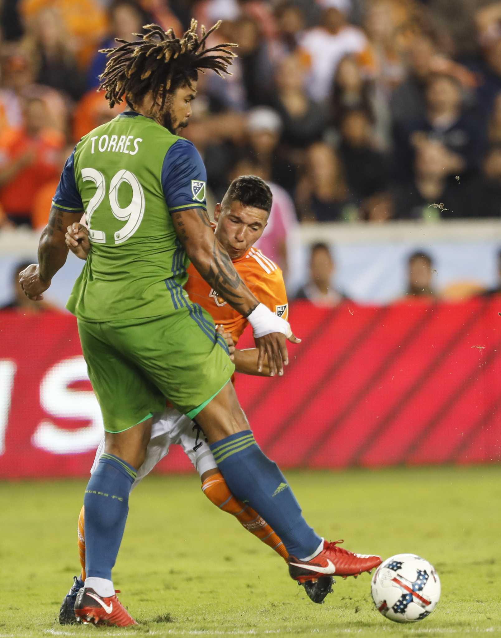 He's back: Seattle Sounders trade for veteran defender Román Torres