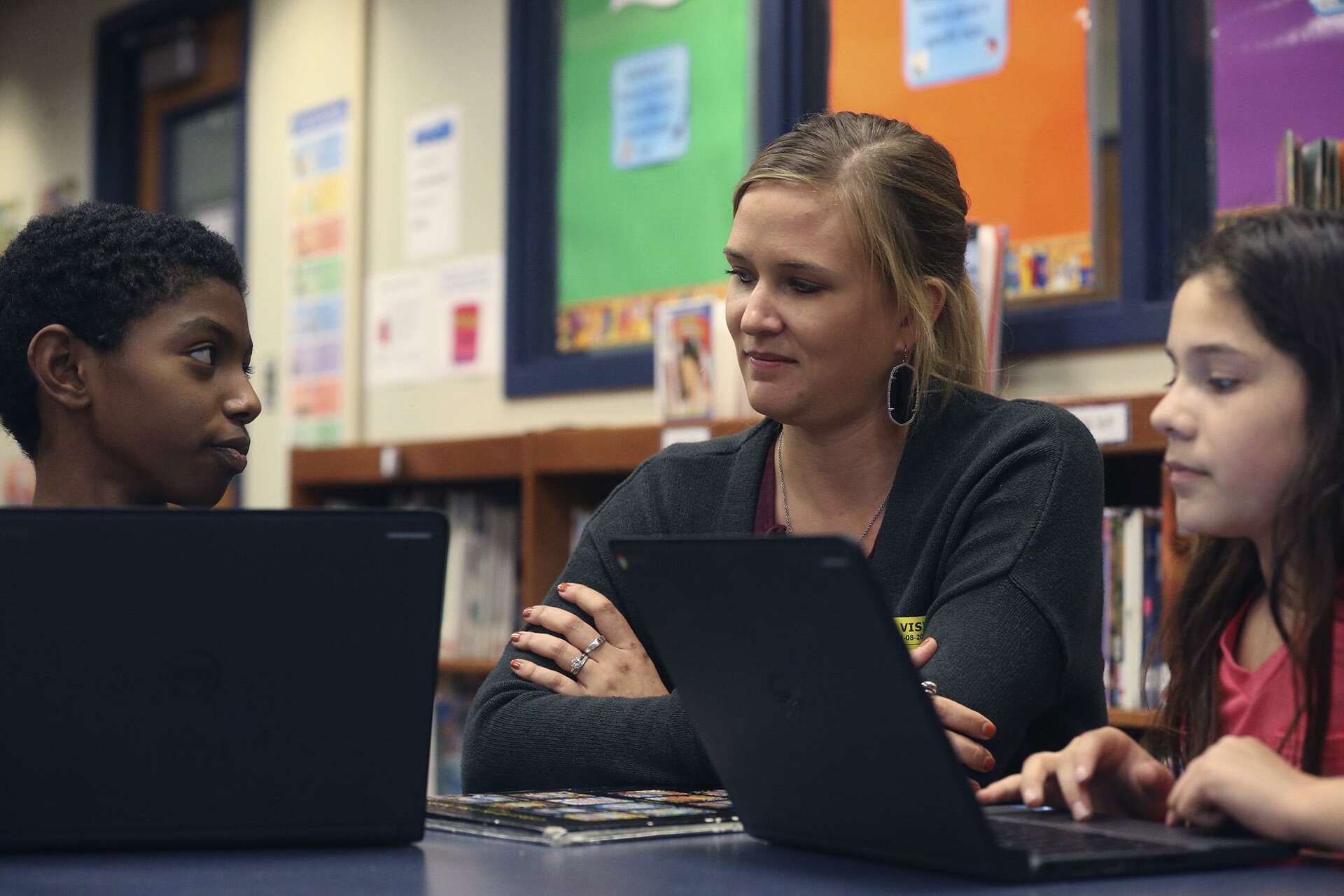 San Antonio literacy charity recruits college students as tutors