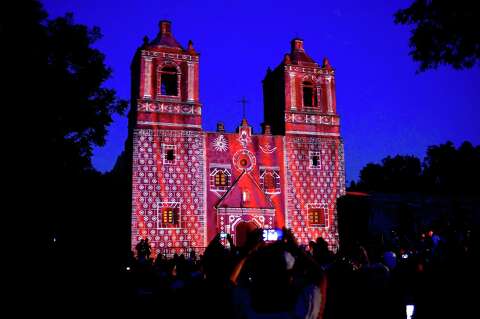 Researcher examining walls of San Antonio’s Alamo church to determine ...