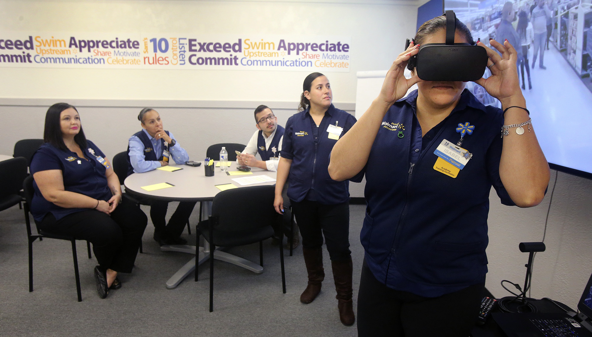 Walmart preps for holiday season with virtual reality