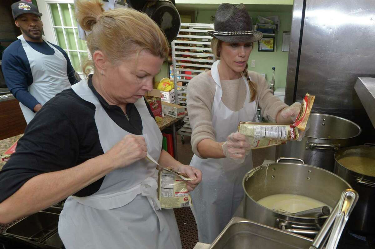 Thanksgiving goes on at Open Door Shelter despite power outage