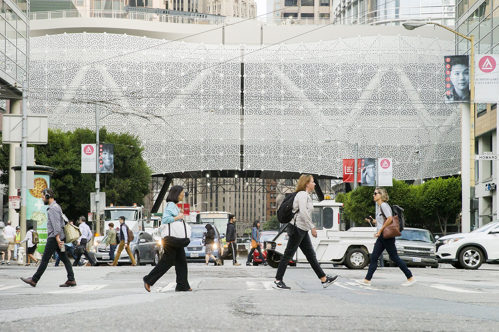1st bus service at new Transbay Transit Center slips into mid-2018