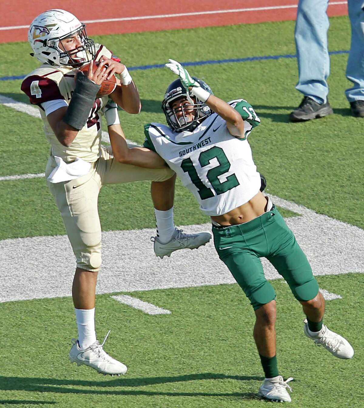 Los Fresnos rides big second quarter to a victory over Southwest