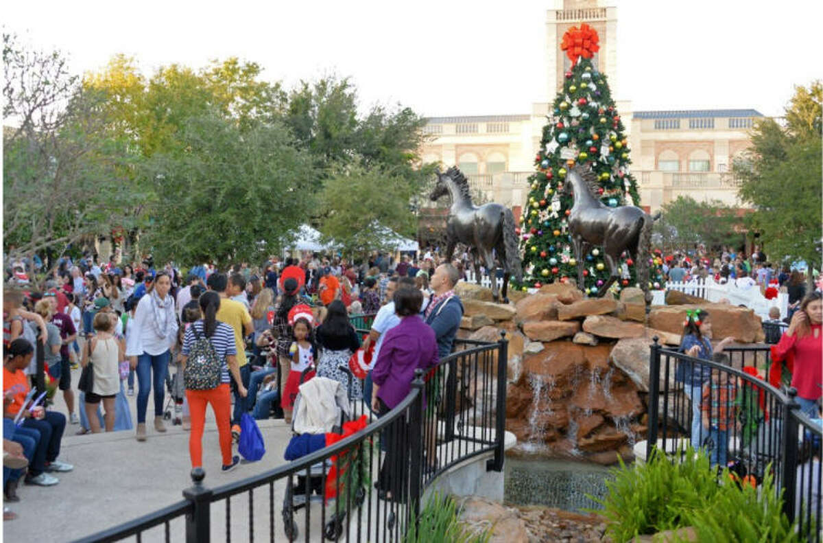 LaCenterra at Cinco Ranch hosts holiday tradition