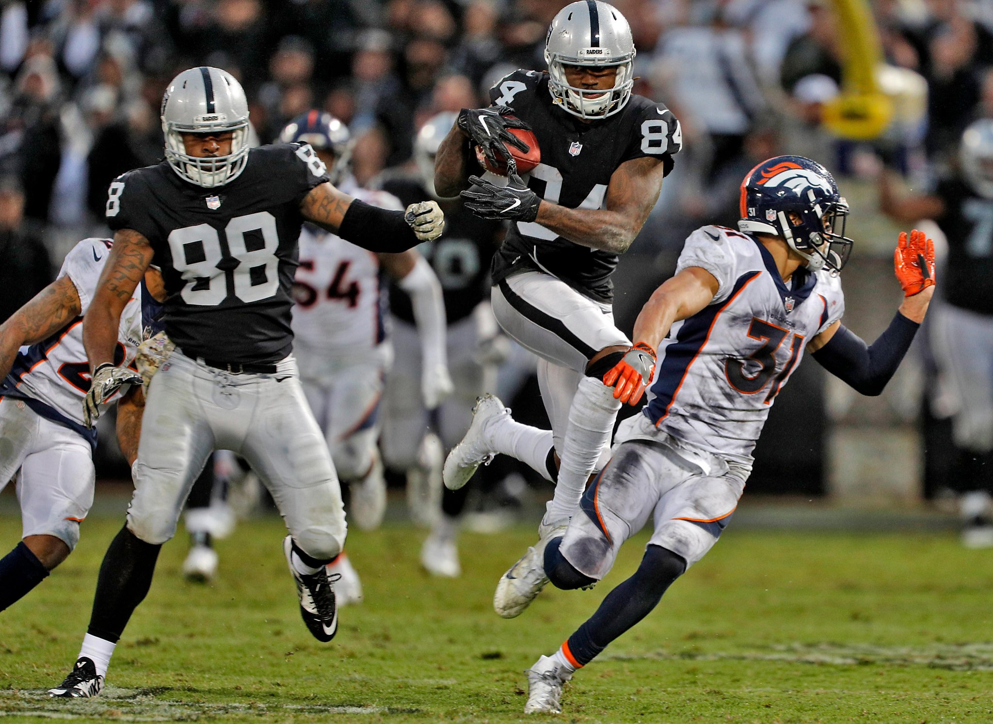 Raiders snap counts: Depth tested at wide receiver