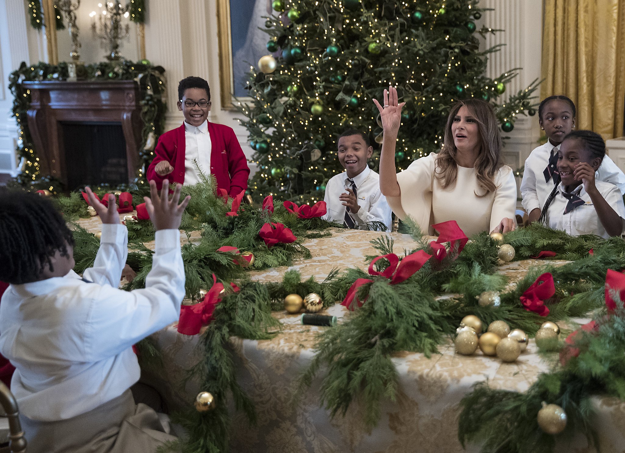 Ballerinas help first lady usher in Christmas at White House