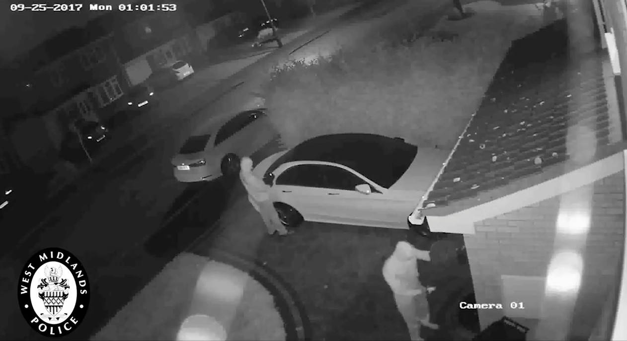 High-tech thieves caught on video unlocking, stealing Mercedes without ...