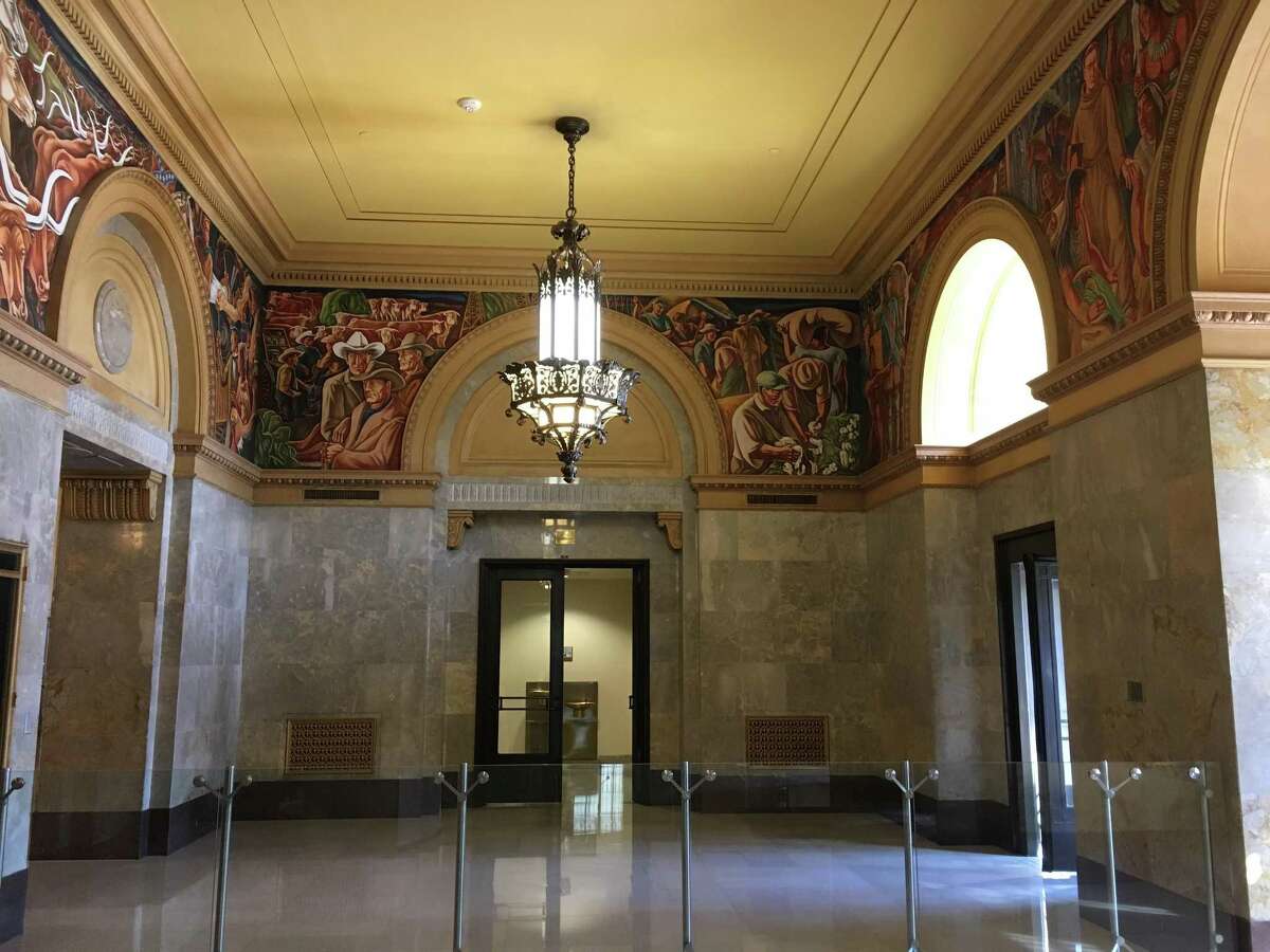 Post Office murals depict S.A. role in Texas history
