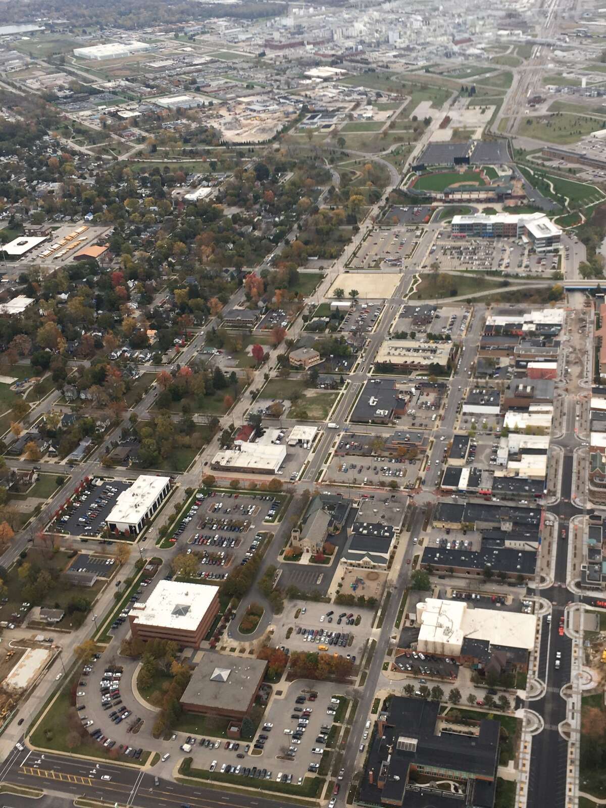 Pilot captures Midland from above this fall