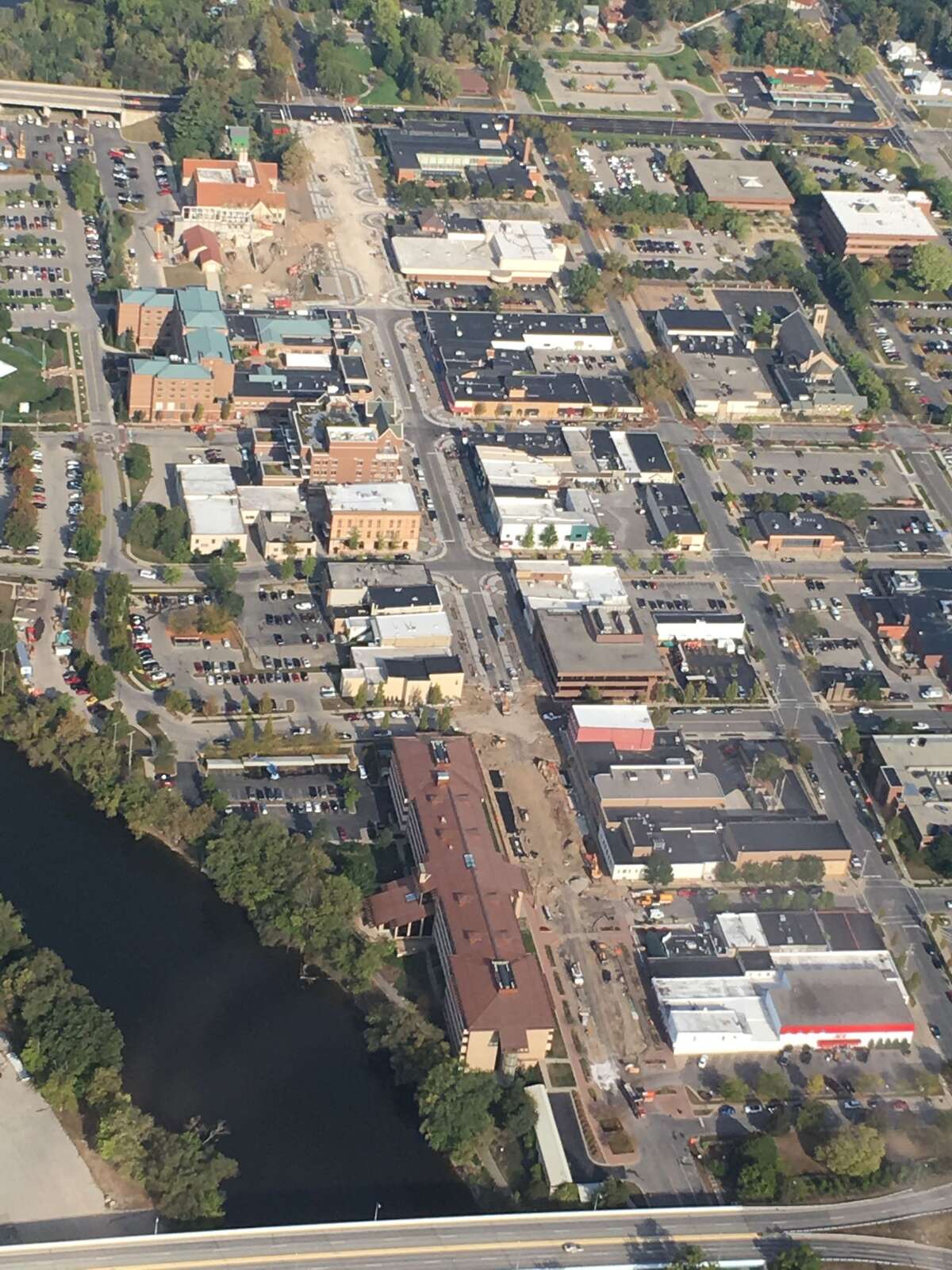 Pilot captures Midland from above this fall