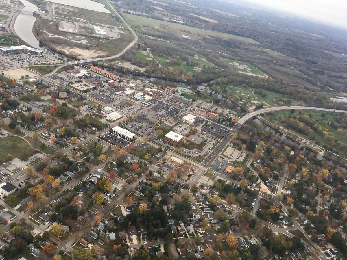 Pilot captures Midland from above this fall