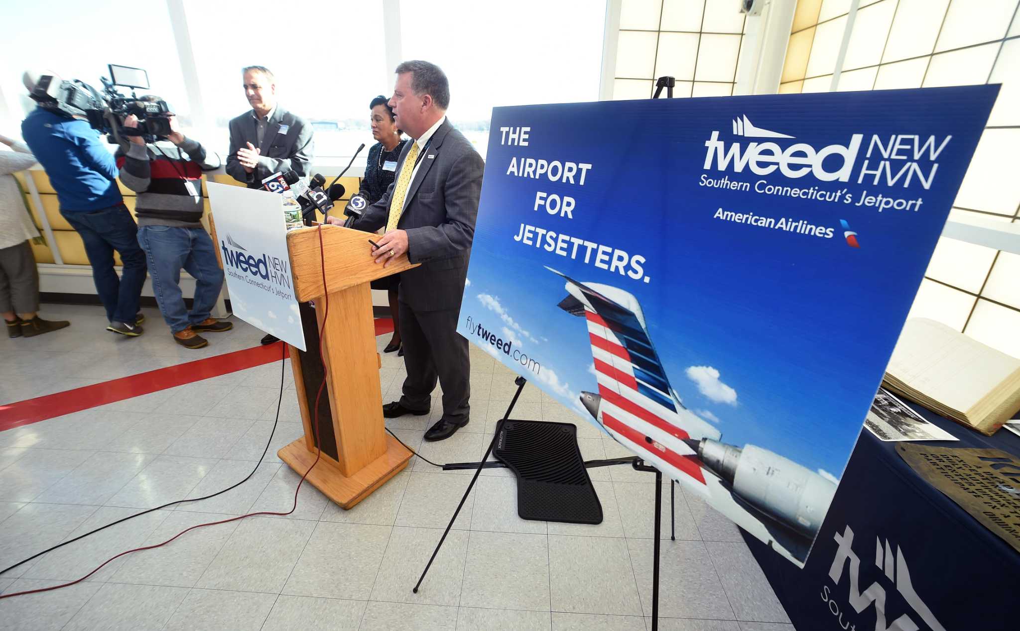 Tweed New Haven Regional Airport celebrates the start of American jet ...