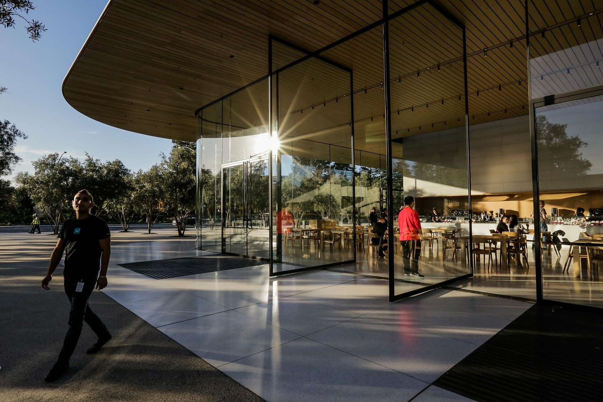 Apple’s polished visitor center has a strange detachment