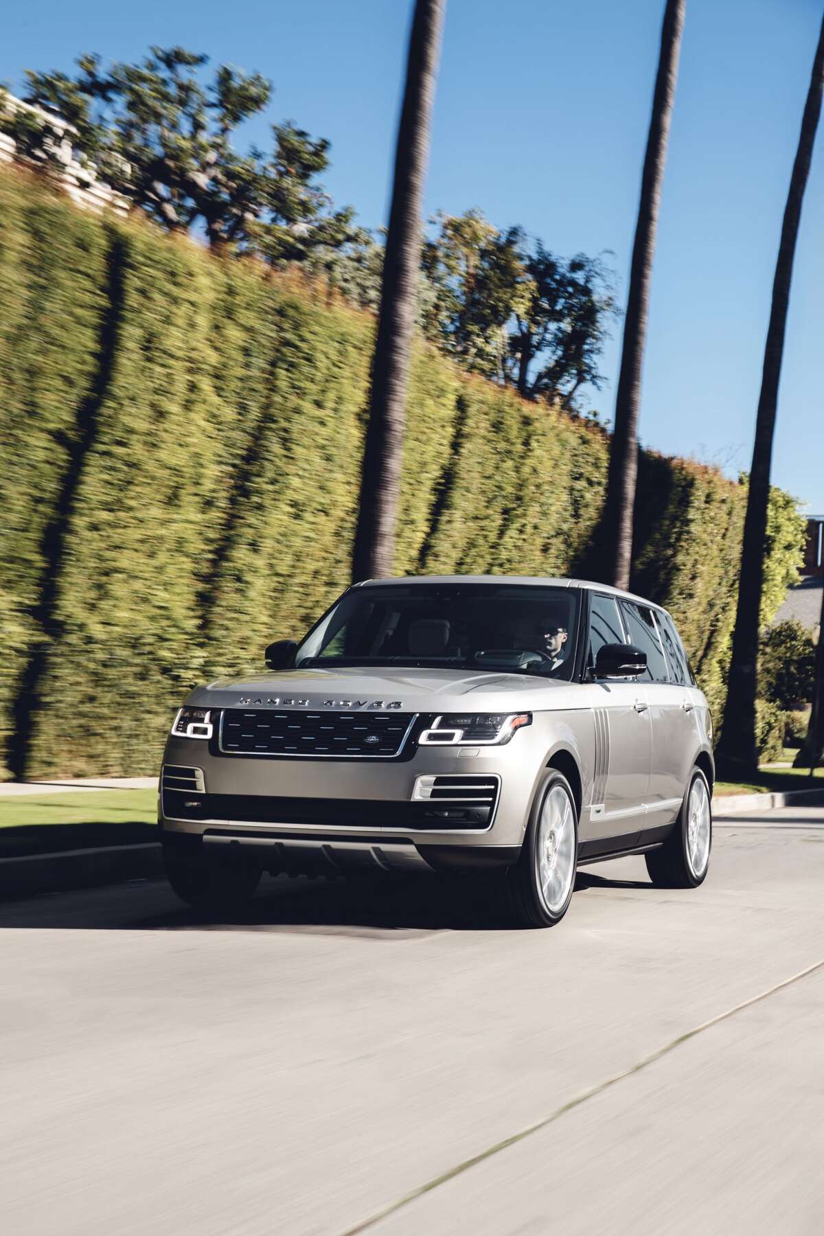 Land Rover reveals its latest model: Range Rover SVAutoiography
