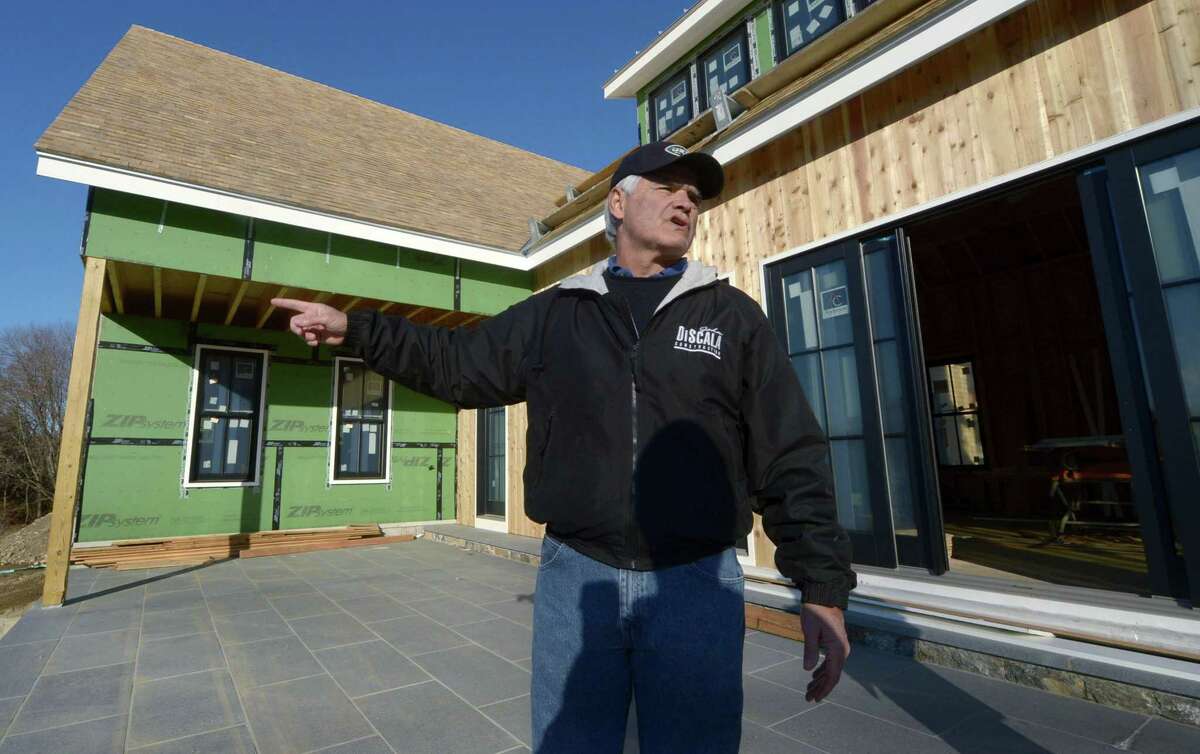 Windover Common nearing opposite Gallaher mansion in Norwalk